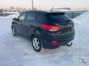 Melns Hyundai ix35 2011 Panevēža, ar dzinēja tilpumu 2.00 L un nobraukumu 260 tūkst. km par 4650 €, foto 3 vietnē AUTOMOTO.COM.LV