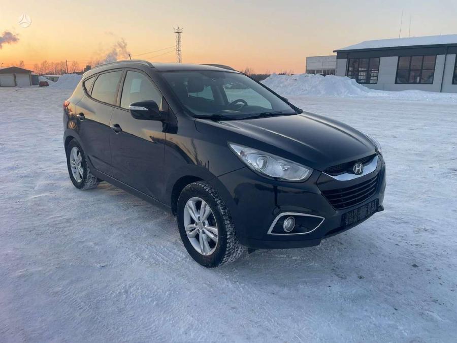 Melns Hyundai ix35 2011 Panevēža, ar dzinēja tilpumu 2.00 L un nobraukumu 260 tūkst. km par 4650 €, foto 6 vietnē AUTOMOTO.COM.LV