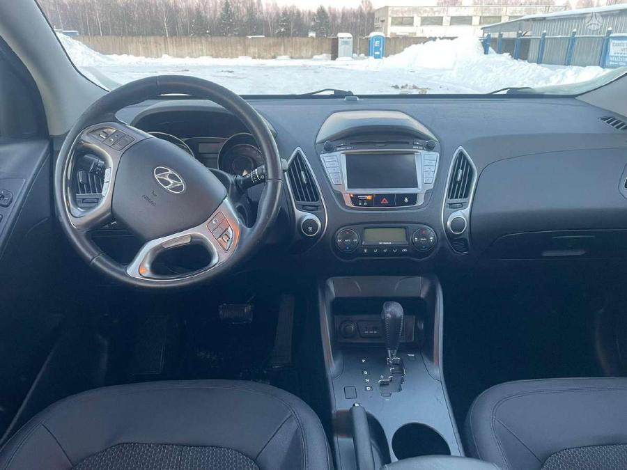 Melns Hyundai ix35 2011 Panevēža, ar dzinēja tilpumu 2.00 L un nobraukumu 260 tūkst. km par 4650 €, foto 9 vietnē AUTOMOTO.COM.LV