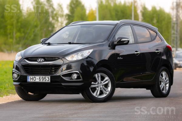 Melns Hyundai ix35 2011 Jelgava, ar dzinēja tilpumu 1.70 L un nobraukumu 226 tūkst. km par 4850 €, foto 3 vietnē AUTOMOTO.COM.LV