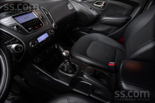 Melns Hyundai ix35 2011 Jelgava, ar dzinēja tilpumu 1.70 L un nobraukumu 226 tūkst. km par 4850 €, foto 7 vietnē AUTOMOTO.COM.LV