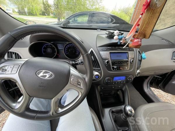 Черный Хендай их35 2011 в Елгава, объемом двигателя 2.00 л и пробегом 288 тыс. км за 5100 €, фото 5 на AUTOMOTO.COM.LV