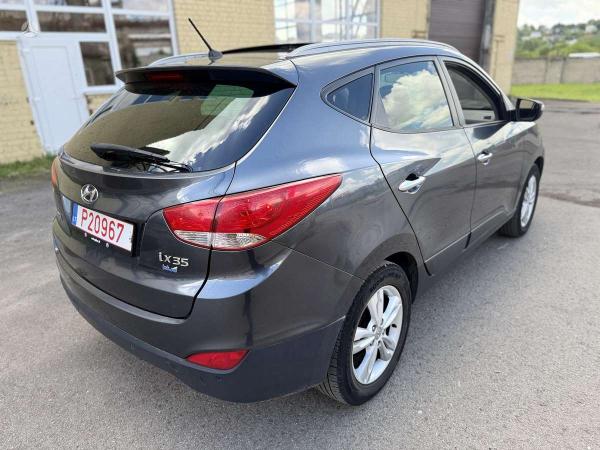 Black Hyundai ix35 2011 in Kaunas, with an engine capacity of 1.69 L and mileage of 232 thousand km for 4350 €, photo 5 on AUTOMOTO.COM.LV