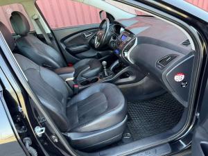 Black Hyundai ix35 2011 in Siauliai, with an engine capacity of 2.00 L and mileage of 253 thousand km for 4450 €, photo 10 on AUTOMOTO.COM.LV