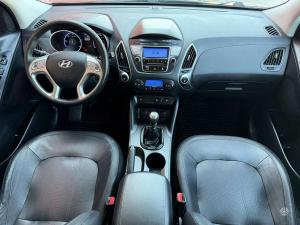 Black Hyundai ix35 2011 in Siauliai, with an engine capacity of 2.00 L and mileage of 253 thousand km for 4450 €, photo 11 on AUTOMOTO.COM.LV