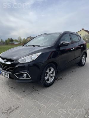Melns Hyundai ix35 2011 Jelgava, ar dzinēja tilpumu 2.00 L un nobraukumu 288 tūkst. km par 4550 €, foto  vietnē AUTOMOTO.COM.LV