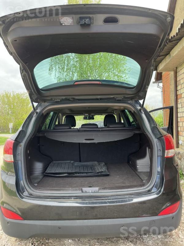 Melns Hyundai ix35 2011 Jelgava, ar dzinēja tilpumu 2.00 L un nobraukumu 288 tūkst. km par 4550 €, foto 5 vietnē AUTOMOTO.COM.LV