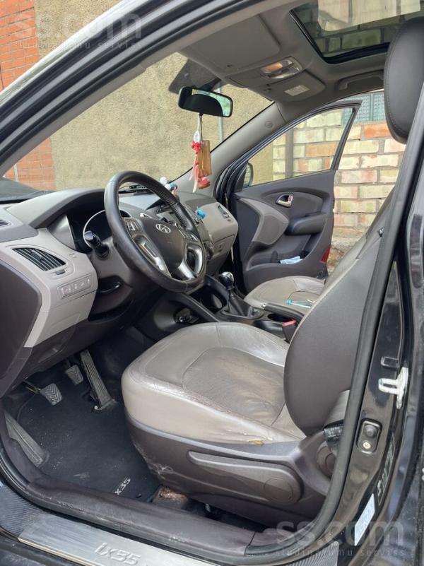 Melns Hyundai ix35 2011 Jelgava, ar dzinēja tilpumu 2.00 L un nobraukumu 288 tūkst. km par 4550 €, foto 8 vietnē AUTOMOTO.COM.LV