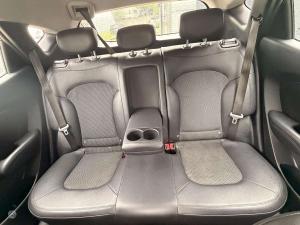 Black Hyundai ix35 2011 in Vilnius, with an engine capacity of 1.69 L and mileage of 274 thousand km for 4300 €, photo 11 on AUTOMOTO.COM.LV