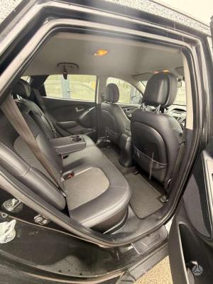 Black Hyundai ix35 2011 in Vilnius, with an engine capacity of 1.69 L and mileage of 274 thousand km for 4300 €, photo 14 on AUTOMOTO.COM.LV