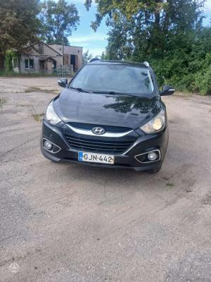 Black Hyundai ix35 2011 in Radviliskis, with an engine capacity of 1.69 L and mileage of 240 thousand km for 4200 €, photo 4 on AUTOMOTO.COM.LV
