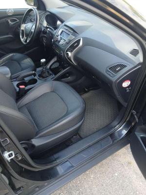 Black Hyundai ix35 2011 in Radviliskis, with an engine capacity of 1.69 L and mileage of 240 thousand km for 4200 €, photo 7 on AUTOMOTO.COM.LV