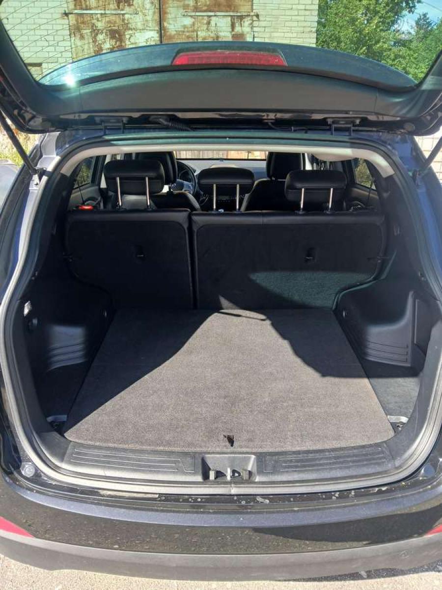 Black Hyundai ix35 2011 in Radviliskis, with an engine capacity of 1.69 L and mileage of 240 thousand km for 4200 €, photo 12 on AUTOMOTO.COM.LV