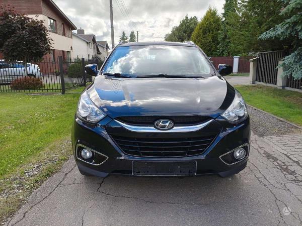 Melns Hyundai ix35 2011 Panevēža, ar dzinēja tilpumu 1.69 L un nobraukumu 265 tūkst. km par 5100 €, foto 3 vietnē AUTOMOTO.COM.LV