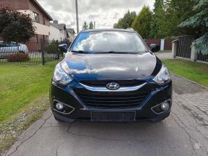 Black Hyundai ix35 2011 in Panevezys, with an engine capacity of 1.69 L and mileage of 265 thousand km for 5100 €, photo 4 on AUTOMOTO.COM.LV