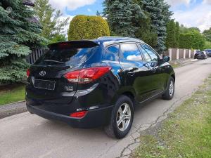 Black Hyundai ix35 2011 in Panevezys, with an engine capacity of 1.69 L and mileage of 265 thousand km for 5100 €, photo 5 on AUTOMOTO.COM.LV