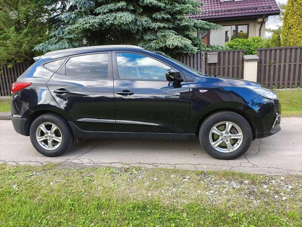 Melns Hyundai ix35 2011 Panevēža, ar dzinēja tilpumu 1.69 L un nobraukumu 265 tūkst. km par 5100 €, foto 6 vietnē AUTOMOTO.COM.LV