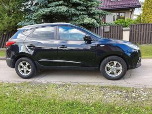Black Hyundai ix35 2011 in Panevezys, with an engine capacity of 1.69 L and mileage of 265 thousand km for 5100 €, photo 7 on AUTOMOTO.COM.LV