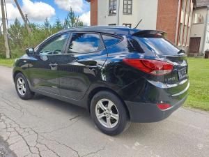 Black Hyundai ix35 2011 in Panevezys, with an engine capacity of 1.69 L and mileage of 265 thousand km for 5100 €, photo 9 on AUTOMOTO.COM.LV