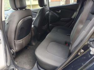 Black Hyundai ix35 2011 in Panevezys, with an engine capacity of 1.69 L and mileage of 265 thousand km for 5100 €, photo 10 on AUTOMOTO.COM.LV