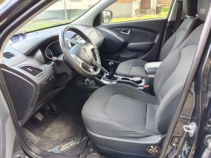 Black Hyundai ix35 2011 in Panevezys, with an engine capacity of 1.69 L and mileage of 265 thousand km for 5100 €, photo 11 on AUTOMOTO.COM.LV