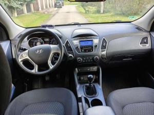 Black Hyundai ix35 2011 in Panevezys, with an engine capacity of 1.69 L and mileage of 265 thousand km for 5100 €, photo 12 on AUTOMOTO.COM.LV