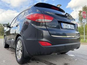 Black Hyundai ix35 2011 in Kaunas, with an engine capacity of 2.00 L and mileage of 385 thousand km for 3999 €, photo 6 on AUTOMOTO.COM.LV