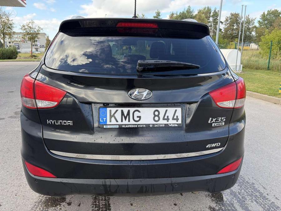Black Hyundai ix35 2011 in Kaunas, with an engine capacity of 2.00 L and mileage of 385 thousand km for 3999 €, photo 7 on AUTOMOTO.COM.LV