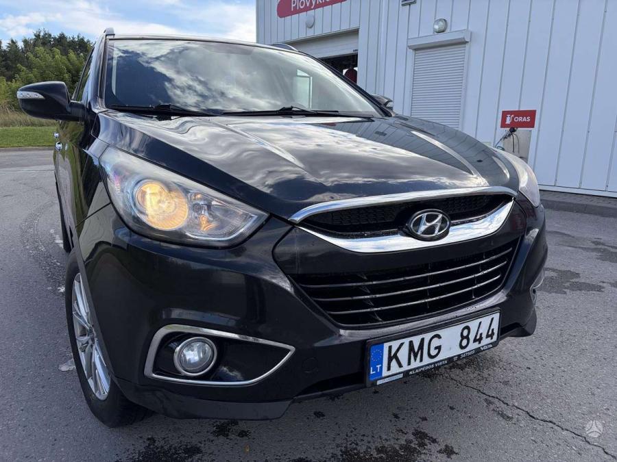 Black Hyundai ix35 2011 in Kaunas, with an engine capacity of 2.00 L and mileage of 385 thousand km for 3999 €, photo 11 on AUTOMOTO.COM.LV