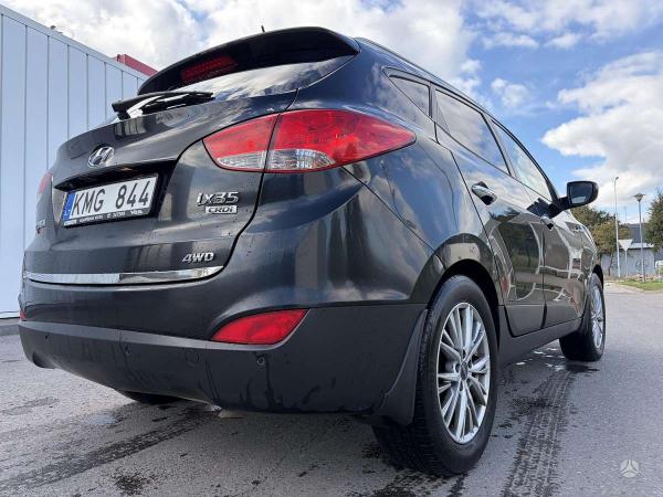 Hyundai ix35 2011 KauÅa vietnÄ Melns Hyundai ix35 2011 KauÅa, ar dzinÄja tilpumu 2.00 L un nobraukumu 385 tÅ«kst. km par 3999 ā¬, foto 9 vietnÄ AUTOMOTO.COM.LV