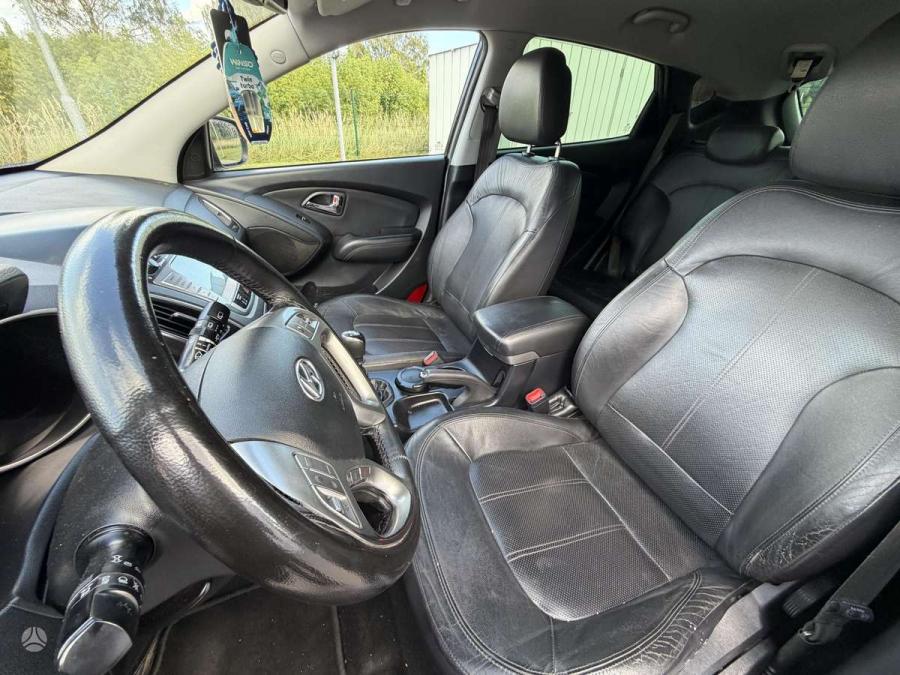Melns Hyundai ix35 2011 Kauņa, ar dzinēja tilpumu 2.00 L un nobraukumu 385 tūkst. km par 3999 €, foto 14 vietnē AUTOMOTO.COM.LV