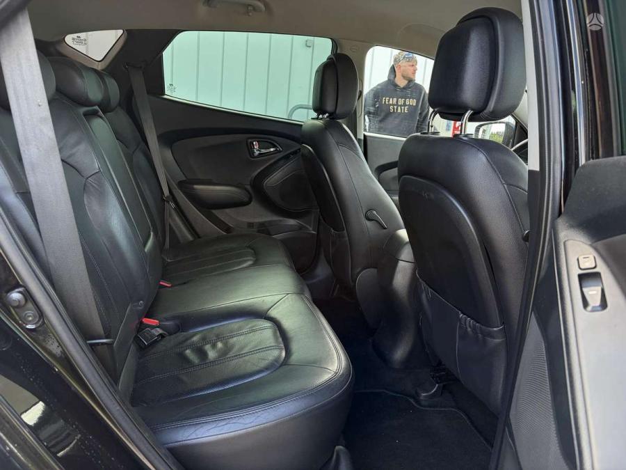 Melns Hyundai ix35 2011 Kauņa, ar dzinēja tilpumu 2.00 L un nobraukumu 385 tūkst. km par 3999 €, foto 17 vietnē AUTOMOTO.COM.LV