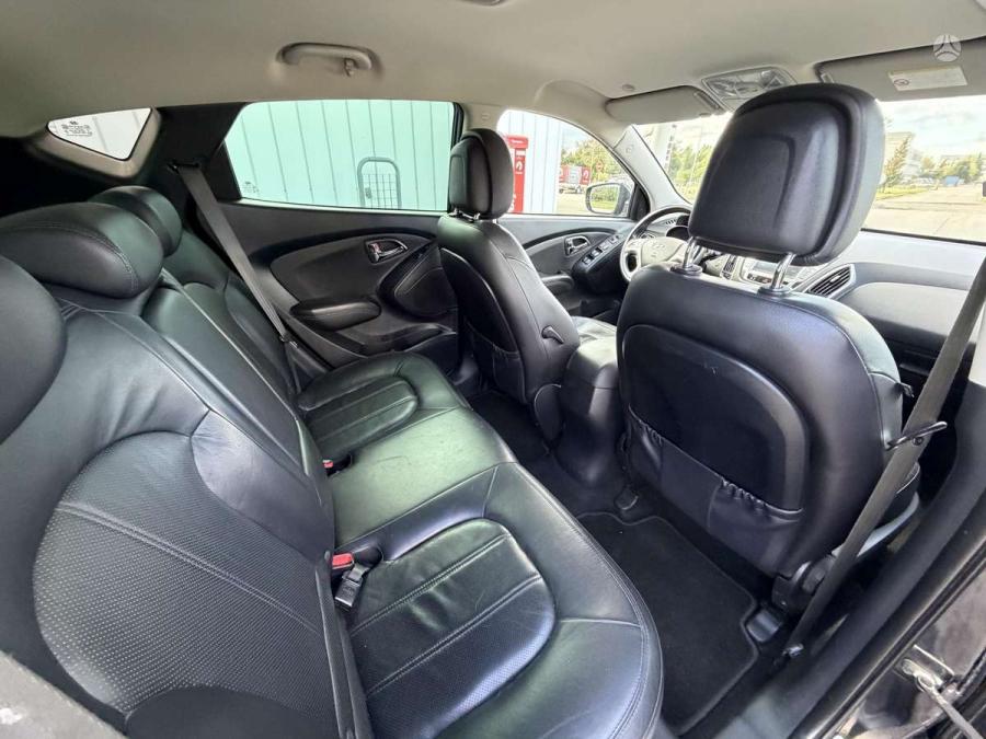 Melns Hyundai ix35 2011 Kauņa, ar dzinēja tilpumu 2.00 L un nobraukumu 385 tūkst. km par 3999 €, foto 18 vietnē AUTOMOTO.COM.LV