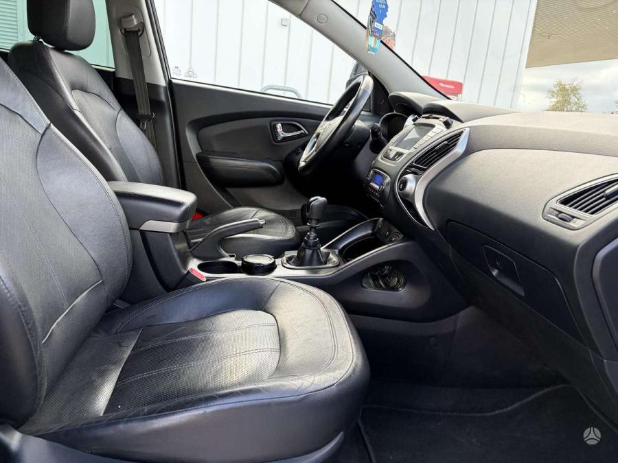 Melns Hyundai ix35 2011 Kauņa, ar dzinēja tilpumu 2.00 L un nobraukumu 385 tūkst. km par 3999 €, foto 19 vietnē AUTOMOTO.COM.LV