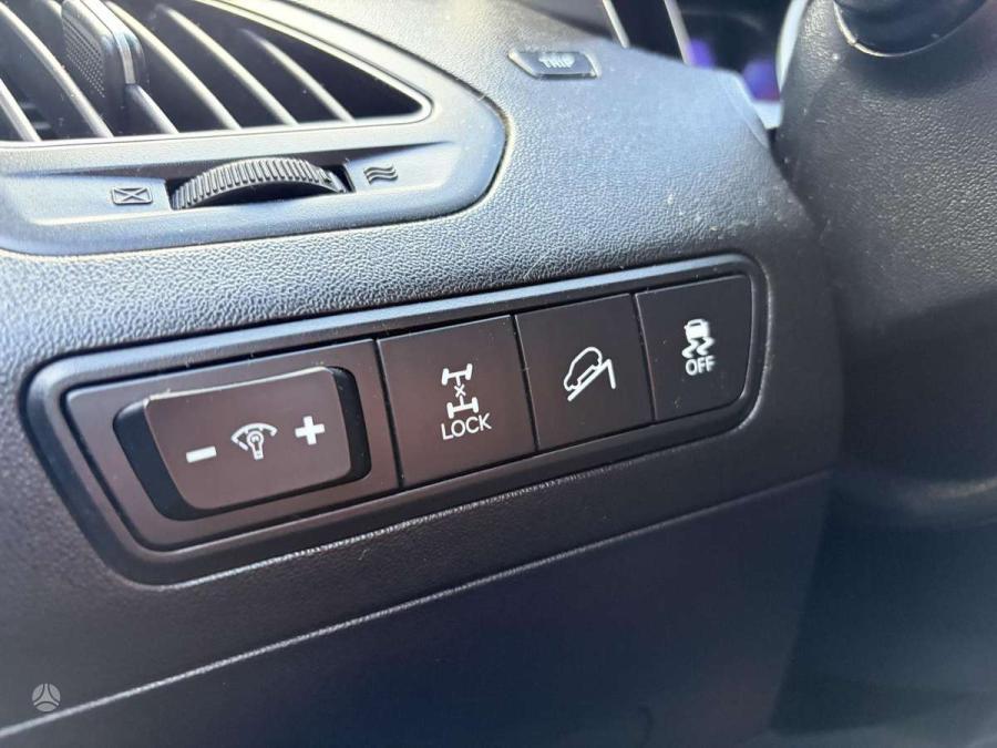 Melns Hyundai ix35 2011 Kauņa, ar dzinēja tilpumu 2.00 L un nobraukumu 385 tūkst. km par 3999 €, foto 24 vietnē AUTOMOTO.COM.LV