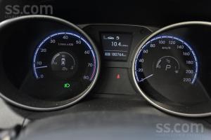 Black Hyundai ix35 2011 in Jurmala, with an engine capacity of 2.00 L and mileage of 181 thousand km for 3500 €, photo 5 on AUTOMOTO.COM.LV