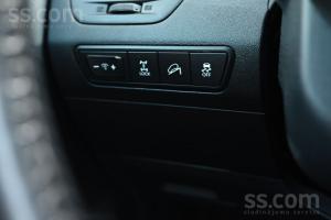 Black Hyundai ix35 2011 in Jurmala, with an engine capacity of 2.00 L and mileage of 181 thousand km for 3500 €, photo 7 on AUTOMOTO.COM.LV