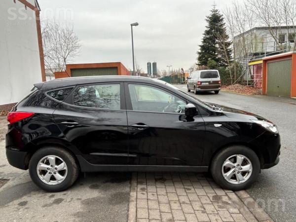 Melns Hyundai ix35 2012 Ogre, ar dzinēja tilpumu 1.70 L un nobraukumu 151 tūkst. km par 6995 €, foto 7 vietnē AUTOMOTO.COM.LV