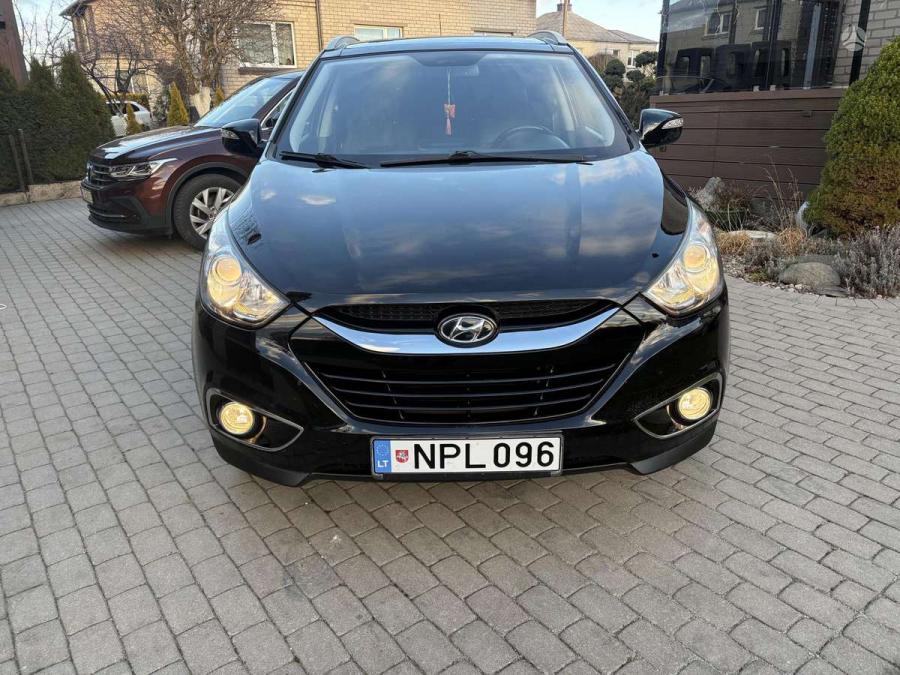 Melns Hyundai ix35 2012 Telšiai, ar dzinēja tilpumu 2.00 L un nobraukumu 197 tūkst. km par 5350 €, foto 3 vietnē AUTOMOTO.COM.LV