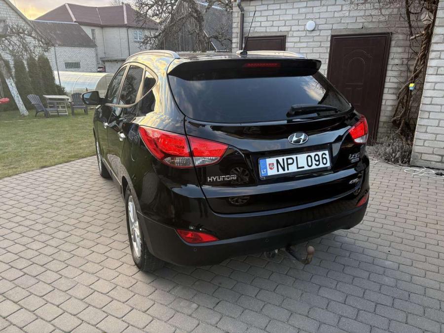 Melns Hyundai ix35 2012 Telšiai, ar dzinēja tilpumu 2.00 L un nobraukumu 197 tūkst. km par 5350 €, foto 6 vietnē AUTOMOTO.COM.LV
