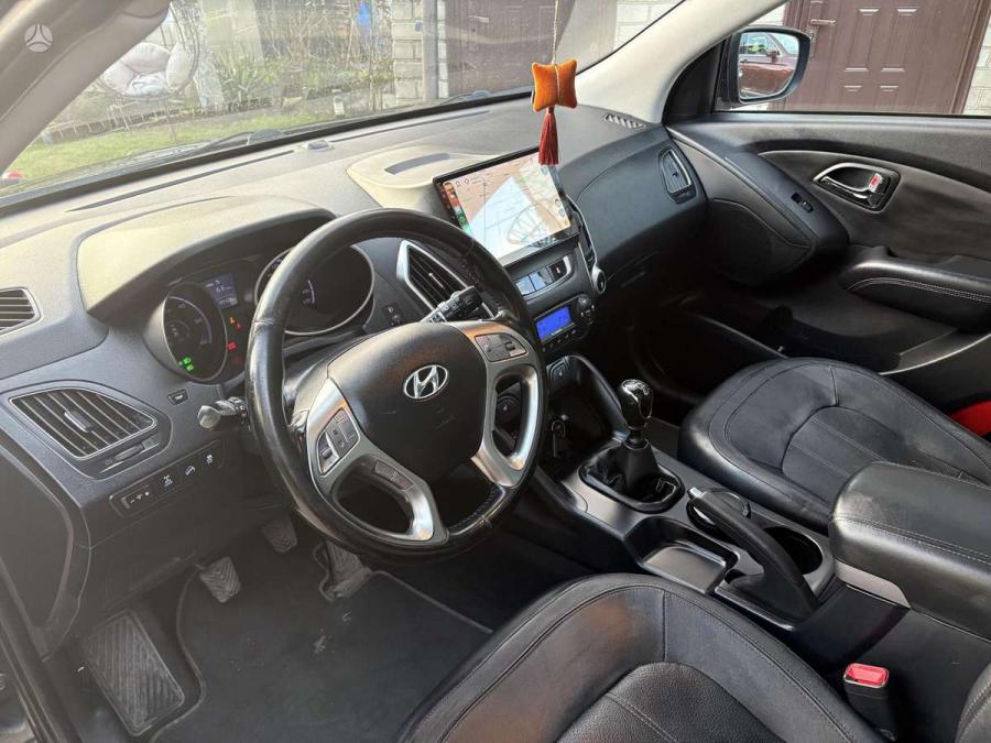 Melns Hyundai ix35 2012 Telšiai, ar dzinēja tilpumu 2.00 L un nobraukumu 197 tūkst. km par 5350 €, foto 10 vietnē AUTOMOTO.COM.LV