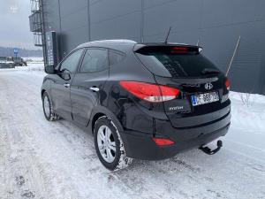 Melns Hyundai ix35 2012 Viļņa, ar dzinēja tilpumu 2.00 L un nobraukumu 168 tūkst. km par 6900 €, foto 3 vietnē AUTOMOTO.COM.LV