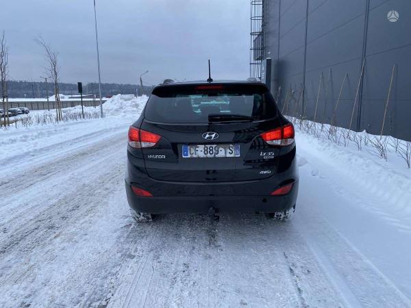 Melns Hyundai ix35 2012 Viļņa, ar dzinēja tilpumu 2.00 L un nobraukumu 168 tūkst. km par 6900 €, foto 4 vietnē AUTOMOTO.COM.LV