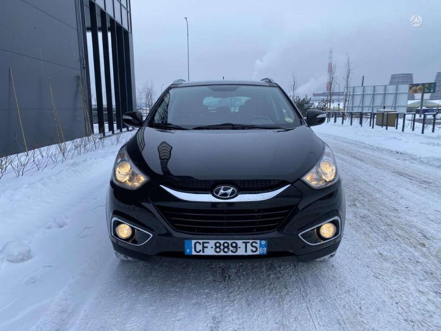 Melns Hyundai ix35 2012 Viļņa, ar dzinēja tilpumu 2.00 L un nobraukumu 168 tūkst. km par 6900 €, foto 7 vietnē AUTOMOTO.COM.LV