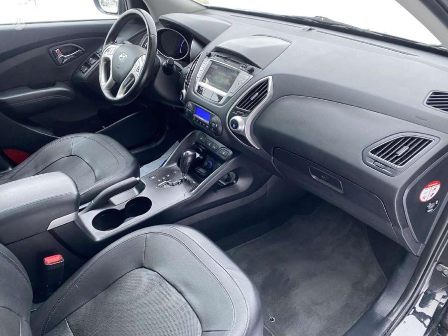 Melns Hyundai ix35 2012 Viļņa, ar dzinēja tilpumu 2.00 L un nobraukumu 168 tūkst. km par 6900 €, foto 19 vietnē AUTOMOTO.COM.LV