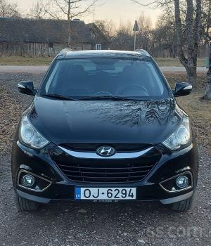 Melns Hyundai ix35 2012 Daugavpils, ar dzinēja tilpumu 2.00 L un nobraukumu 133 tūkst. km par 6450 €, foto  vietnē AUTOMOTO.COM.LV