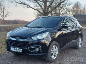Black Hyundai ix35 2012 in Daugavpils, with an engine capacity of 2.00 L and mileage of 133 thousand km for 6450 €, photo 2 on AUTOMOTO.COM.LV