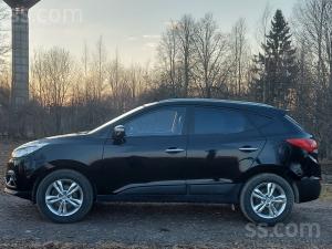 Black Hyundai ix35 2012 in Daugavpils, with an engine capacity of 2.00 L and mileage of 133 thousand km for 6450 €, photo 5 on AUTOMOTO.COM.LV