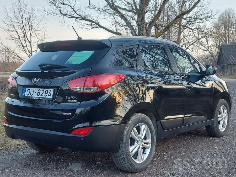 Black Hyundai ix35 2012 in Daugavpils, with an engine capacity of 2.00 L and mileage of 133 thousand km for 6450 €, photo 7 on AUTOMOTO.COM.LV