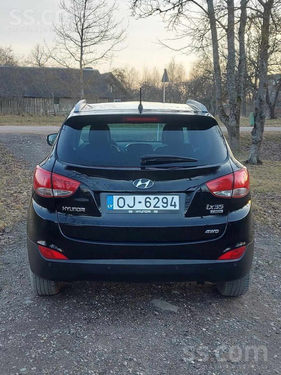 Black Hyundai ix35 2012 in Daugavpils, with an engine capacity of 2.00 L and mileage of 133 thousand km for 6450 €, photo 8 on AUTOMOTO.COM.LV